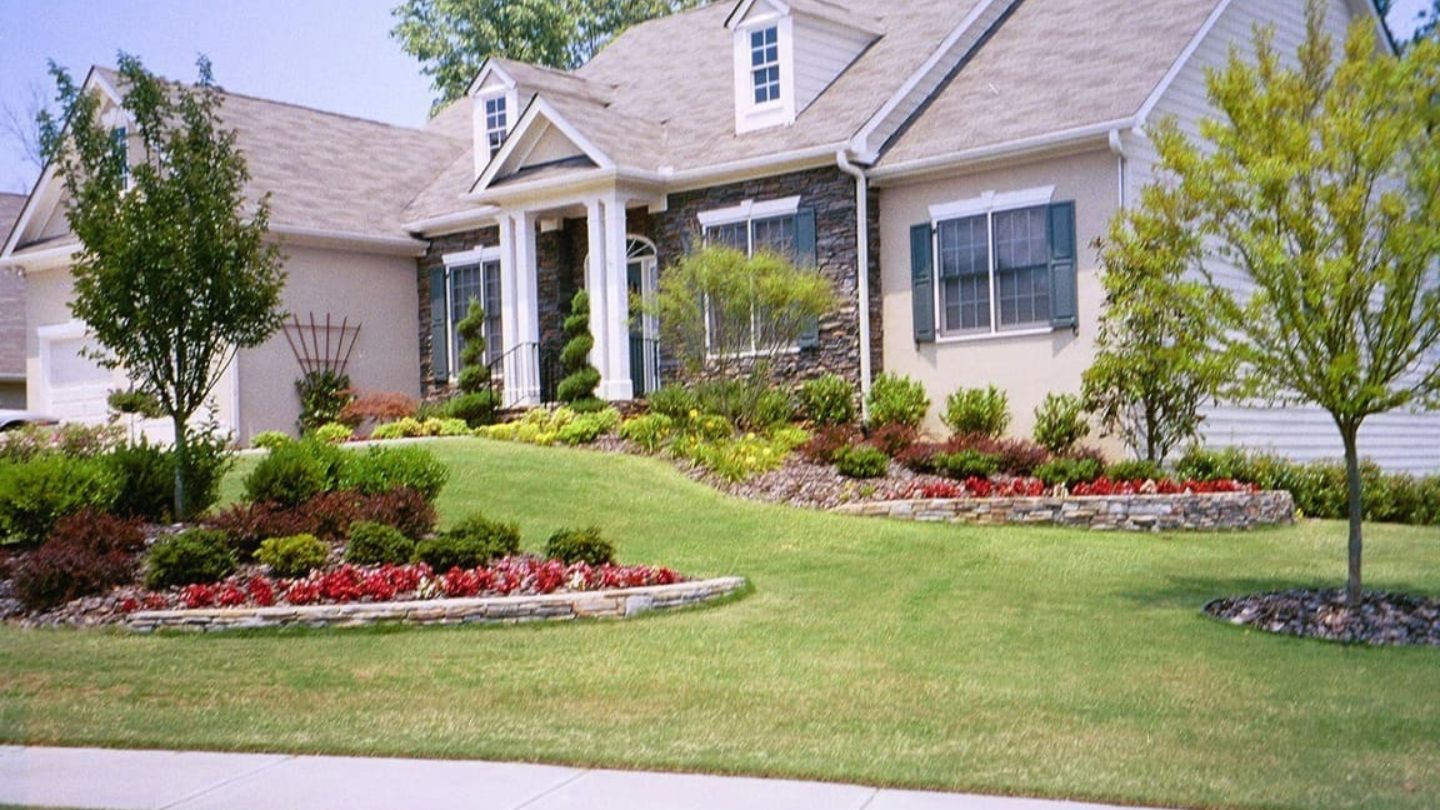 How to Design a Backyard: 10 Tips For a Stunning Outdoor Space