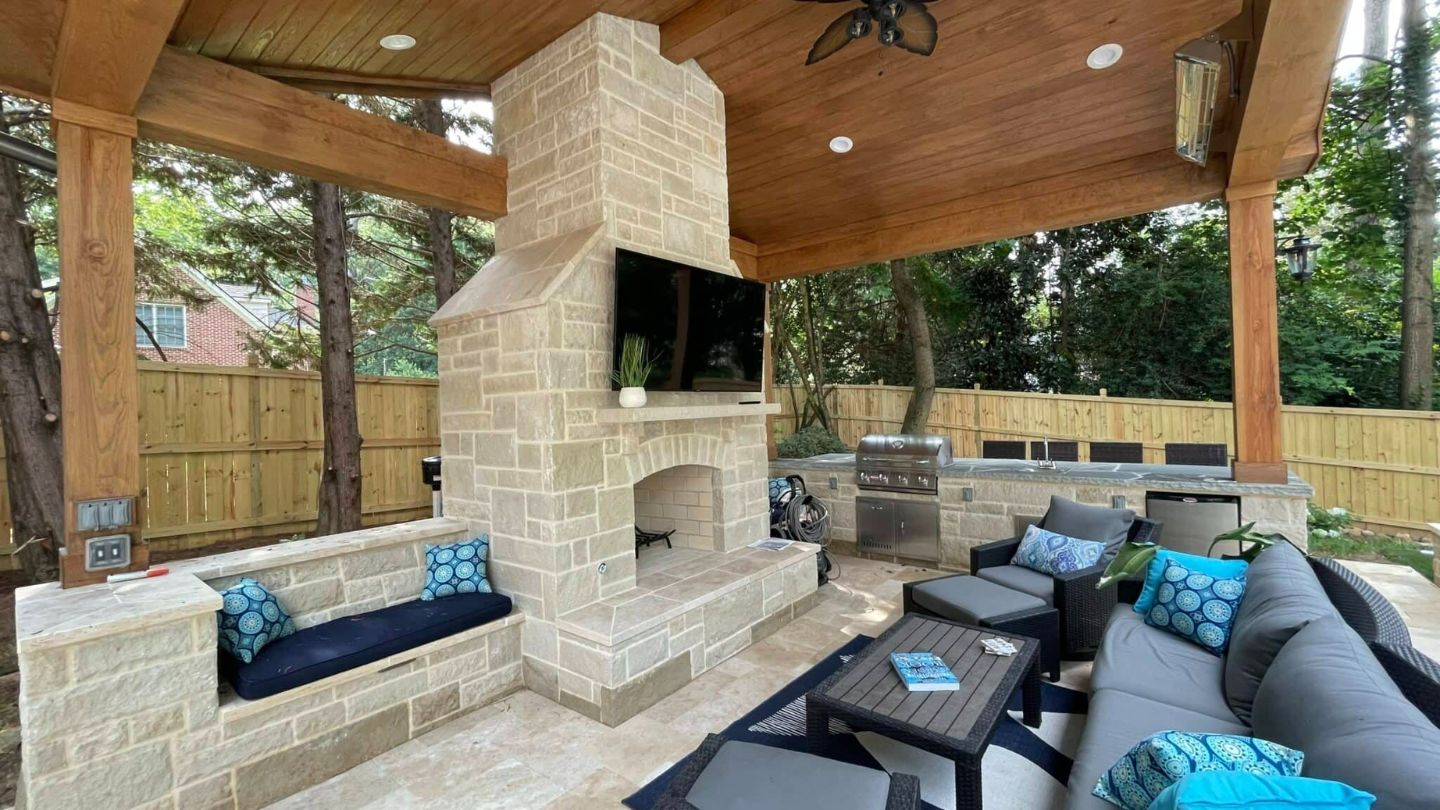Top Outdoor Fireplace Types to Enhance Your Backyard: Gas, Wood-Burning ...